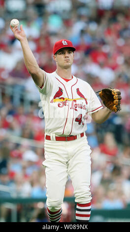 May 7, 2019: Atlanta Braves first baseman Freddie Freeman (5) tags out ...