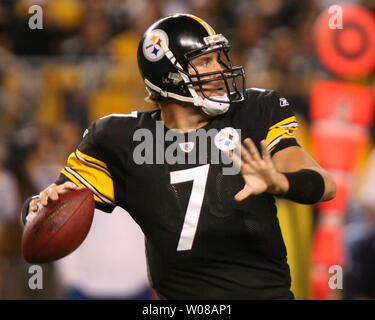 Pittsburgh Steelers' Ben Roethlisberger passes during the first half of ...