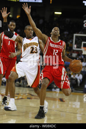 Houston Rockets Rafer Alston (12) shoots over Washington Wizards ...