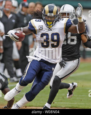 St. Louis Rams Steven Jackson runs past the San Francisco 49ers for a ...
