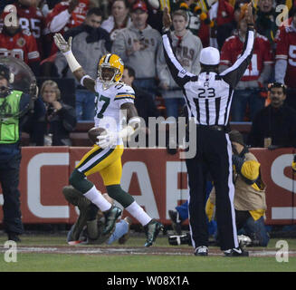 Green Bay Packers' Sam Shields (37) intercepts a pass in front of ...