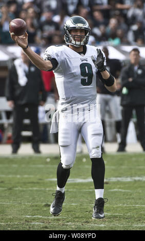 Philadelphia Eagles QB Nick Foles hands off to RB LeSean McCoy in the ...