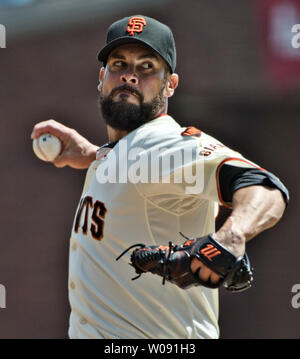 San Francisco Giants' Ryan Vogelsong works against the San Diego Padres ...