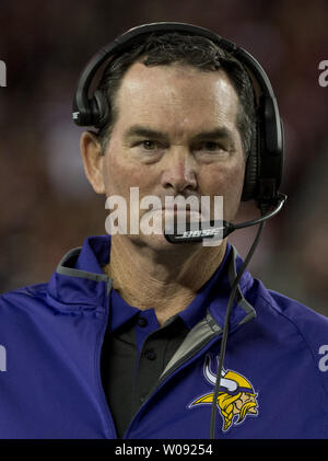 Minnesota Vikings head coach Mike Zimmer watches play against the ...
