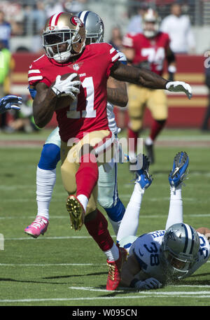 Dallas Cowboys' Jeff Heath (38) attempts to strip the ball from running ...