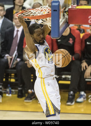 Houston Rockets forward Kevin Durant (7) and Denver Nuggets forward ...