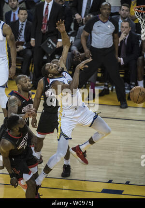 Houston Rockets forward Kevin Durant (7) and Denver Nuggets forward ...