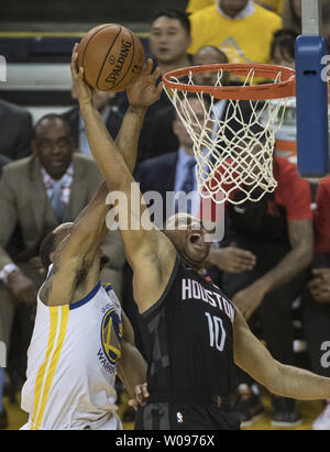Houston Rockets guard Eric Gordon (10) in the first half of an NBA ...