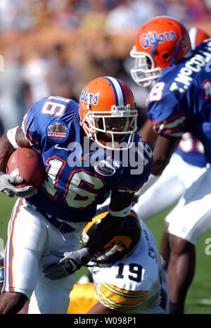 Florida wide receiver Vernell Brown III (8) carries against LSU ...