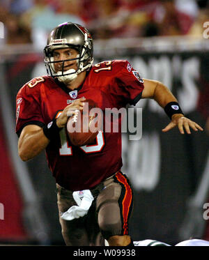 New York Jets quarterback James Morgan tosses the ball during NFL ...