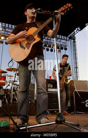 Marc Roberge and Jerry DePizzo of the band O.A.R Stock Photo - Alamy