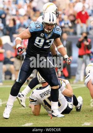 Tennessee Titans defensive end Kyle Vanden Bosch watches the "jumbotron ...