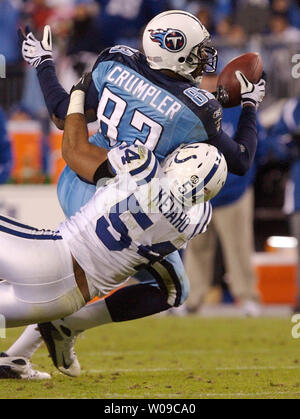 Tennessee Titans tight end Alge Crumpler (83) is tackled by St. Louis ...