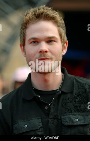 Actor Shawn Ashmore arrives on the red carpet at The 2006 Gemini Awards ...