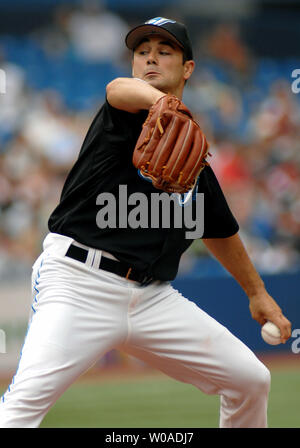 Toronto Blue Jays pitcher Ted Lilly delivers a pitch against the Kansas ...