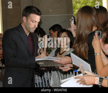 Ben Affleck signs autographs for fans as he leaves the "Jimmy Kimmel ...