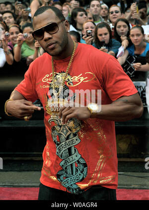Rapper Flo Rida arrives on the red carpet on Queen Street West for the ...
