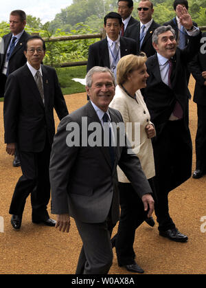 German Chancellor Angela Merkel and Prime Minister of Hessen Volker ...