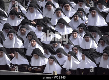 Pope Francis celebrates a mass for nuns and priest, in St.Peter's ...