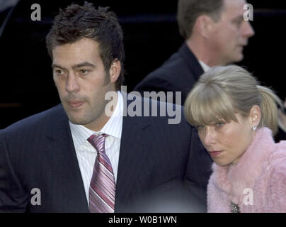 Vancouver Canuck's Todd Bertuzzi and wife Julie arrive at Vancouver ...