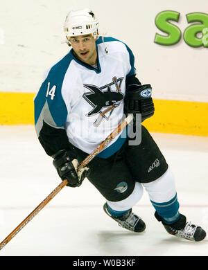 San Jose Sharks' Jonathan Cheechoo celebrates his goal to tie the game ...