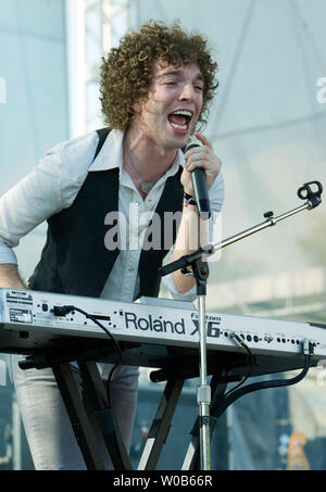 Steve Bays singer in the Hot Hot Heat band performing at Glastonbury ...
