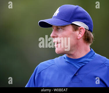 Los Angeles Dodgers pitcher Randy Wolf reads to first and second ...