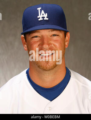 Los Angeles Dodgers pitcher Matt Sauer throws against the Arizona ...
