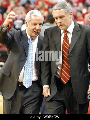 North Carolina head coach Roy Williams reacts during the second half of ...