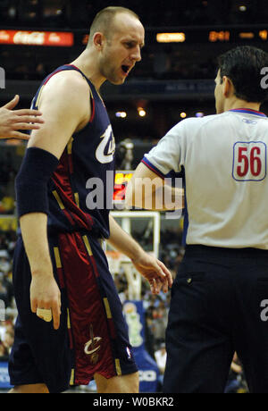 Cleveland Cavaliers' Zydrunas Ilgauskas, from Lithuania, right, works ...