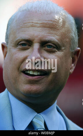 Washington Nationals owner Mark Lerner, left, greet players Ryan ...
