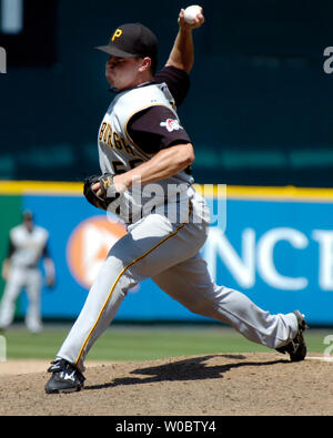 Pittsburgh Pirates pitcher Matt Capps (R) and catcher Ronny Paulino ...