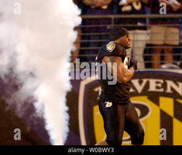 New York Giants linebacker Ray-Ray Armstrong (55) grabs the facemask of ...