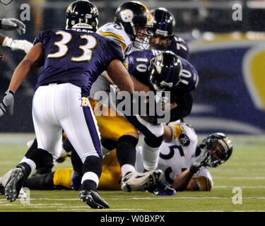 Pittsburgh Steelers defensive end Travis Kirschke (90) warms up prior ...