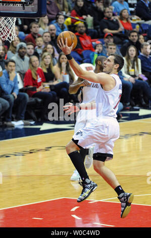 Miami Heat guard Goran Dragic, right, defends Utah Jazz guard Jordan ...