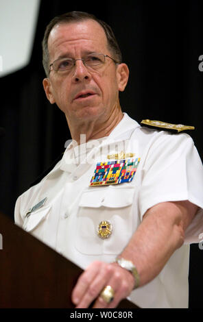 Admiral Mullen Delivers Remarks Stock Photo - Alamy