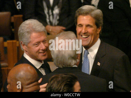 President Bill Clinton with the Canadian Prime Minister Jean Chretien ...