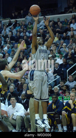 West Virginia University center Kevin Pittsnogle, left, drives past ...