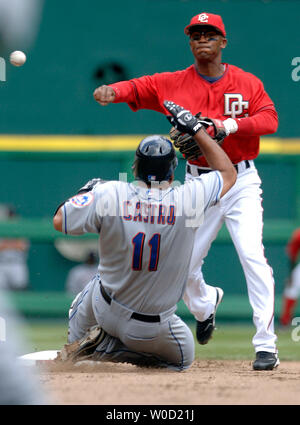 New York Mets' catcher Ramon Castro, left, and outfielder Carlos ...