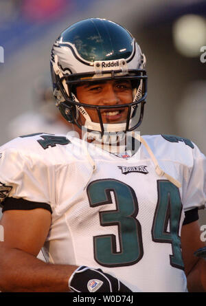 The Philadelphia Eagles' Reno Mahe (34) fumbles as he is hit by the ...