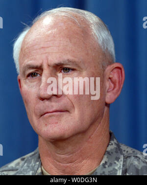 Maj. Gen. Thomas G. Miller (L) and Lt. Gen. James J. Lovelace discusses ...