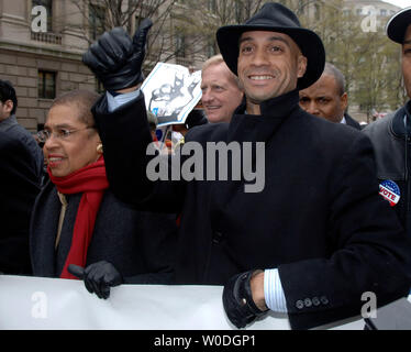 Washington Mayor Adrian Fenty, right, looks on as Natalie Randolph ...