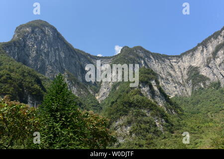 Dashan blue sky and white clouds Stock Photo - Alamy