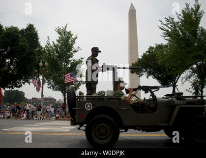 Participants march in the 2007 Independence Day Parade in Washington on ...