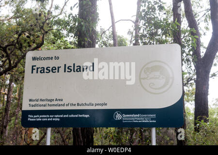 Welcome to Queensland road sign in the Outback - Australia Stock Photo ...