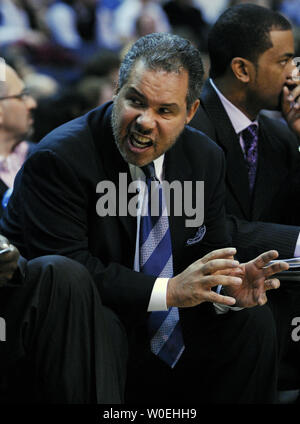 Washington Wizards interim head coach Brian Keefe in the first half of ...