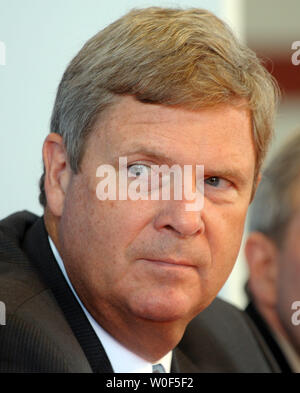 Agriculture Secretary Tom Vilsack discusses dairy farming and the ...