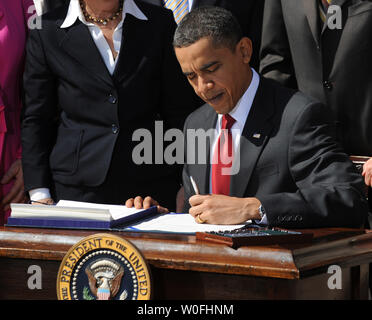 President Barack Obama The President signs the HIRE act in the Rose ...