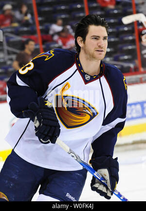 Atlanta Thrashers center Jim Slater, left, celebrates his goal against ...