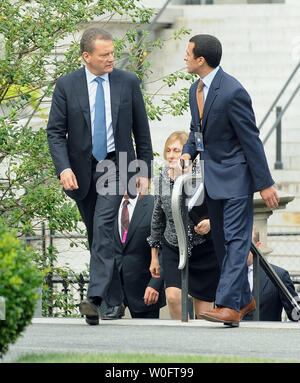 BP Chairman Carl-Henric Svanberg walks out of the West Wing of the ...